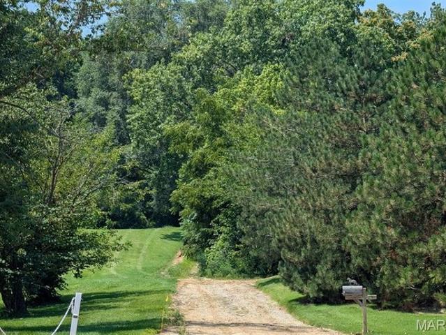 7345 Arke Dr, Belleville, IL 62223