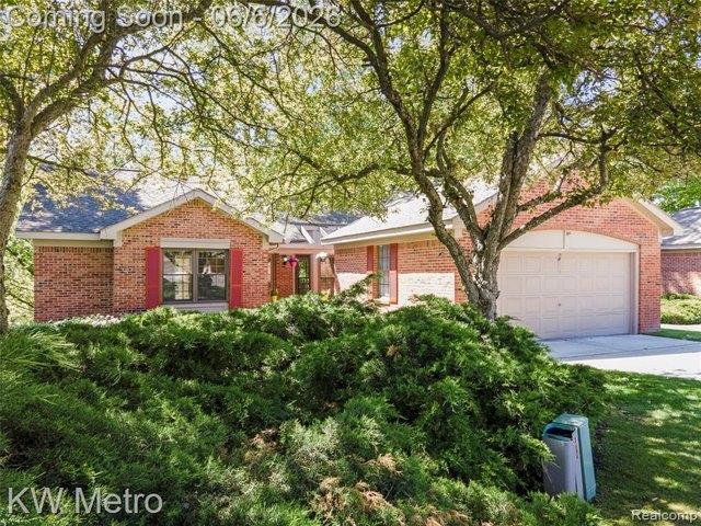7348 Meadowridge Cir, West Bloomfield Township, MI 48322