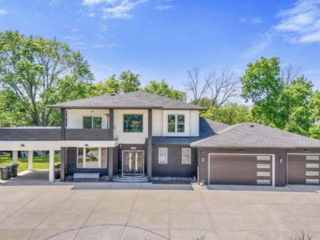 7341 S 76th St, Franklin, WI 53132