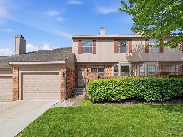 7342 Meadowridge Dr, West Bloomfield Township, MI 48322