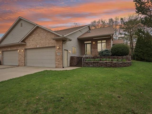 734 8th St, Prairie du Sac, WI 53578