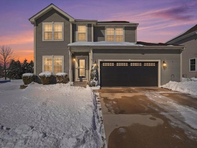 734 Creekwood Ln, West Bend, WI 53095