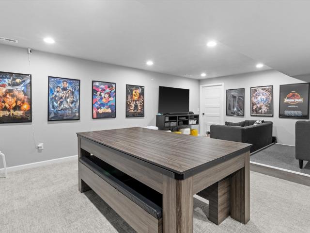 734 Alder Way