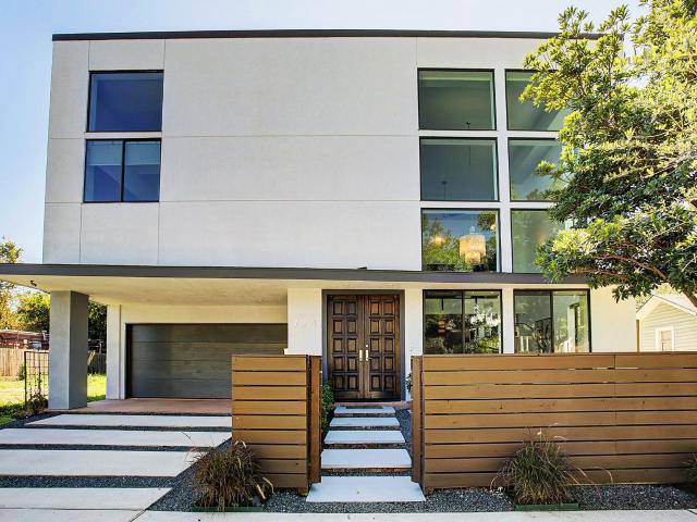 734 E 8th Street