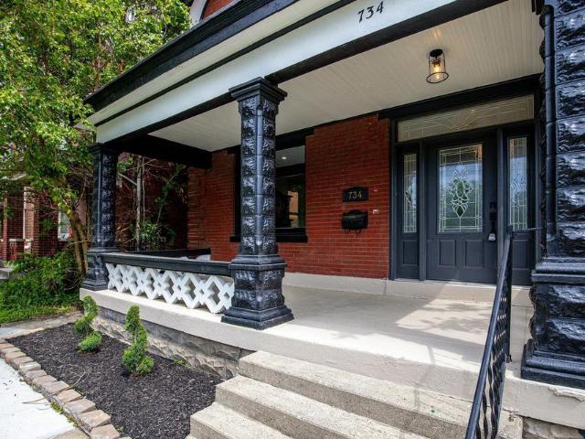 734 E 10th Street