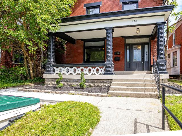 734 E 10th Street