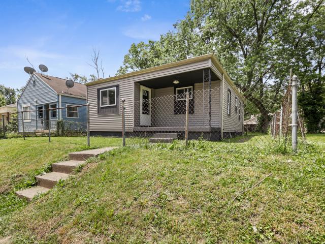 734 N Arnolda Avenue