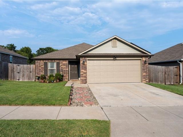 734 S Jaybird Ln, Fayetteville, AR 72701