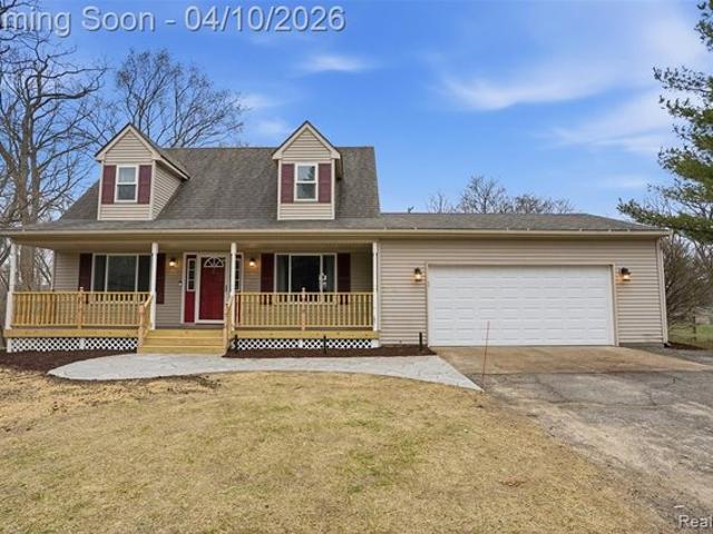 7354 Harrington Dr, Hamburg Township, MI 48116