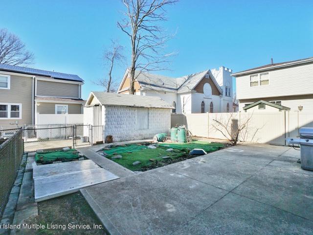 7355 Amboy Road | Compass