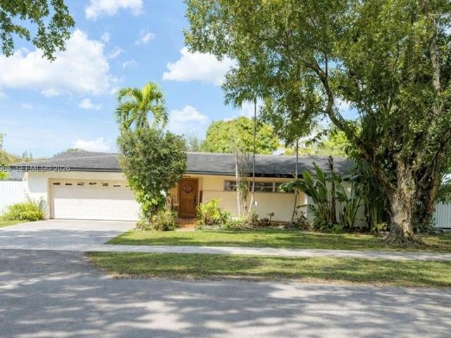 7355 Poinciana Ct, Miami Lakes, FL 33014