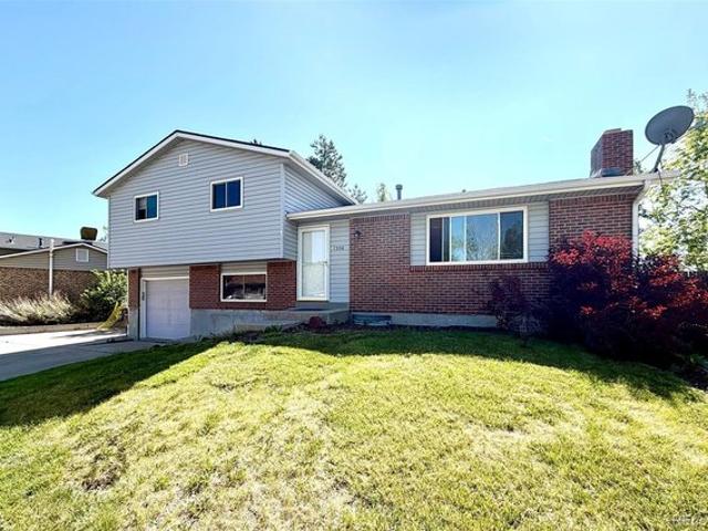 7356 Beech Ct, Arvada, CO 80005