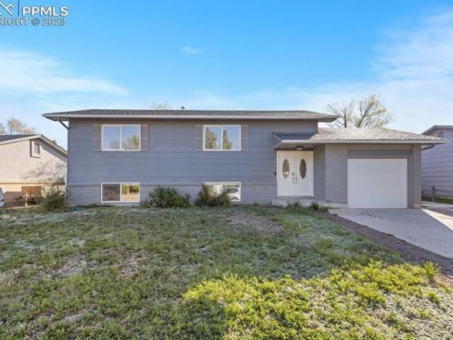 7356 Colonial Dr, Fountain, CO 80817