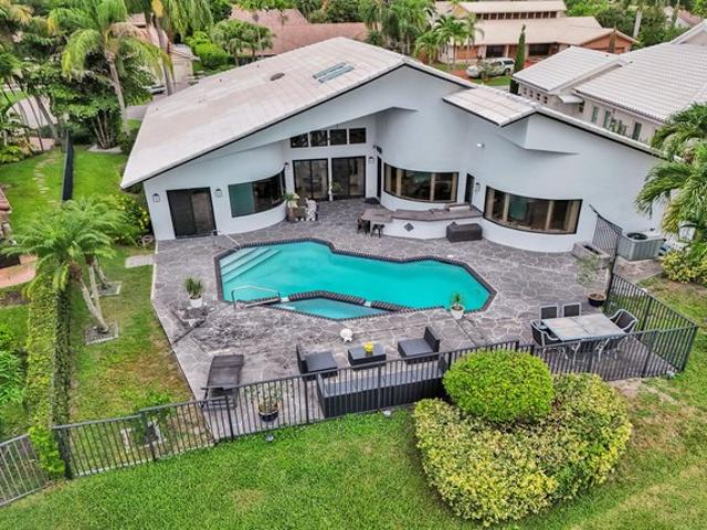 7350 NW 83rd Ave, Tamarac, FL 33321