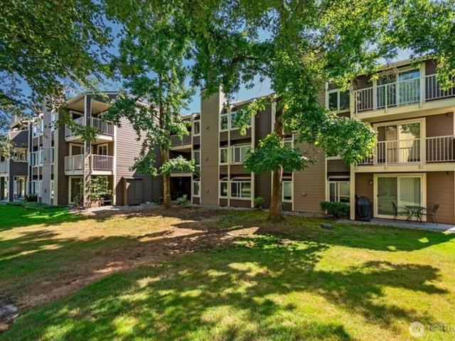 7350 W Lake Sammamish Pkwy NE Unit 3 302, Redmond, WA 98052