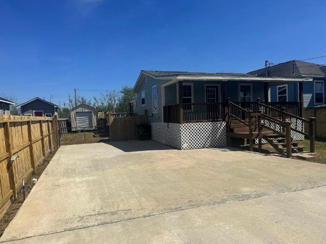 735 10th St, San Leon, TX 77539 | MLS #10511