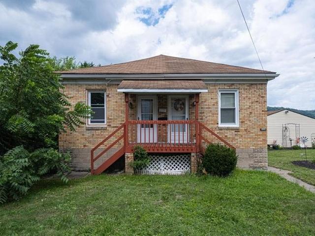 735 1/2 7th Ave, Coraopolis, PA 15108