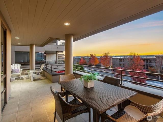 735 1st St S Unit 103, Kirkland, WA 98033