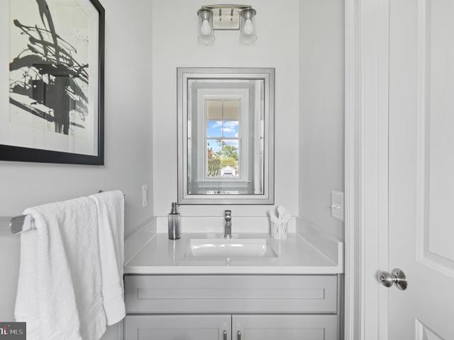 735 20th St S, Arlington, VA 22202 | MLS #VAAR2065