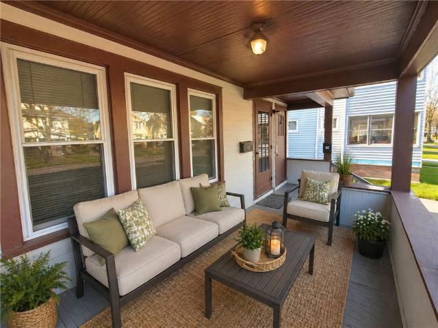 735 737 Woodbine Avenue
