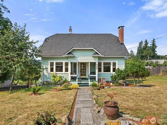 735 Cowlitz St E, South Bend, WA 98586