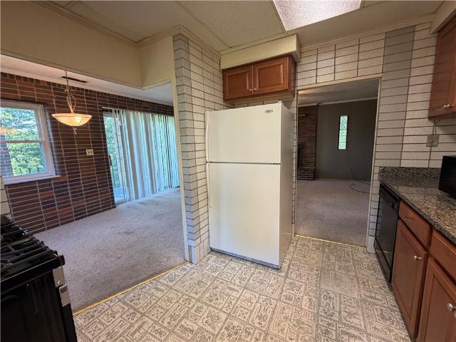735 Athalia St 2