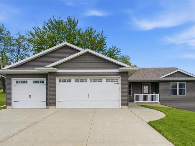 735 Breckenridge Dr, Monticello, IA 52310