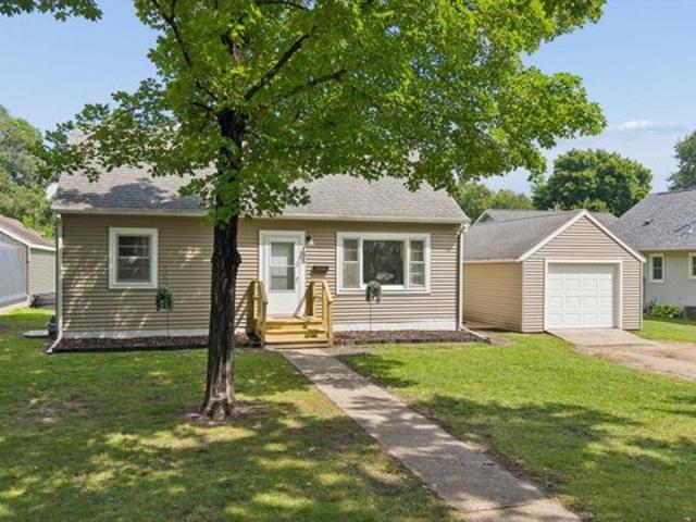735 E 2nd St, Litchfield, MN 55355