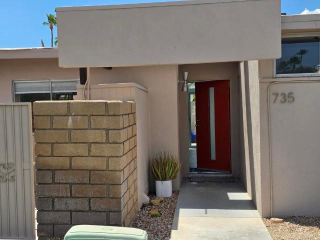 735 E Louise Drive