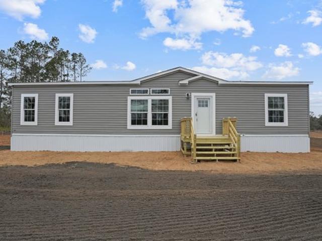 735 Hires Rd, Jesup, GA 31545