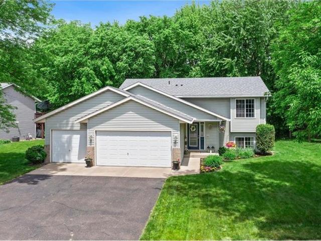 735 Marigold Dr, Cambridge, MN 55008