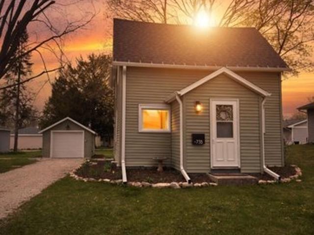 735 N 6th Ave, Sturgeon Bay, WI 54235
