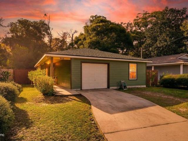 735 N Cypress Ave, Green Cove Springs, FL 32043