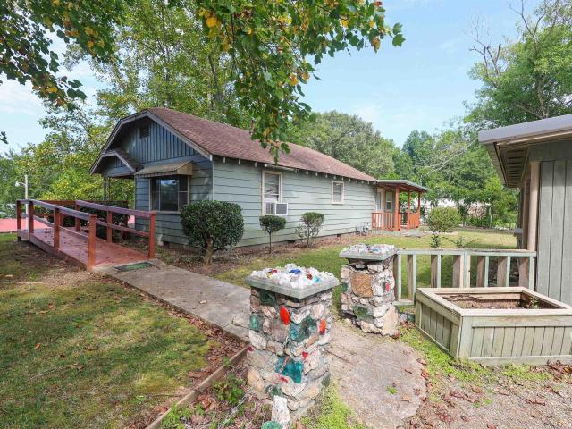 735 S 6th Street