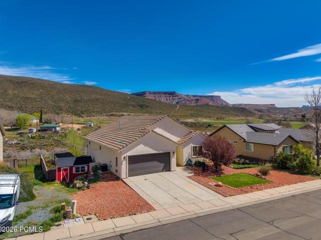 735 S Peachtree Dr, Toquerville, UT 84774