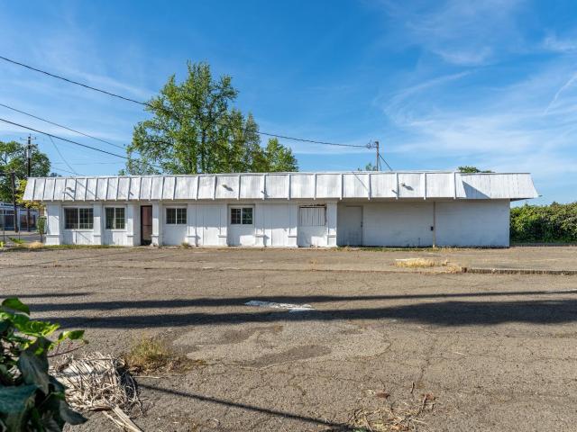 735 S State St, Ukiah, CA 95482 | MLS #326026 | Compass