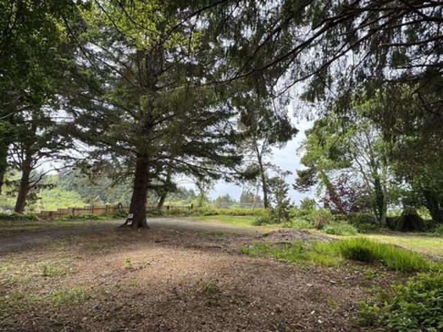 735 SE Indian Trail Ave, Depoe Bay, OR 97341