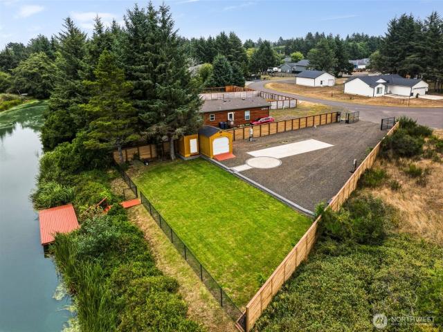 735 Swan Court SE
