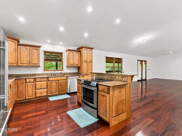 735 Pollard Rd