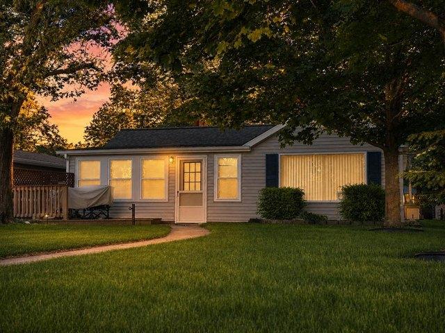 735 Pleasant Shores St, Gladwin, MI 48624