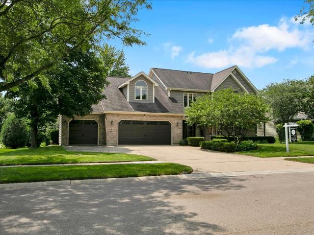 735 queensgate circle