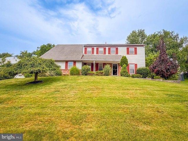 735 Ross Dr, Feasterville Trevose, PA 19053