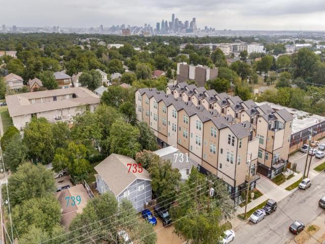 735 W 10th Street