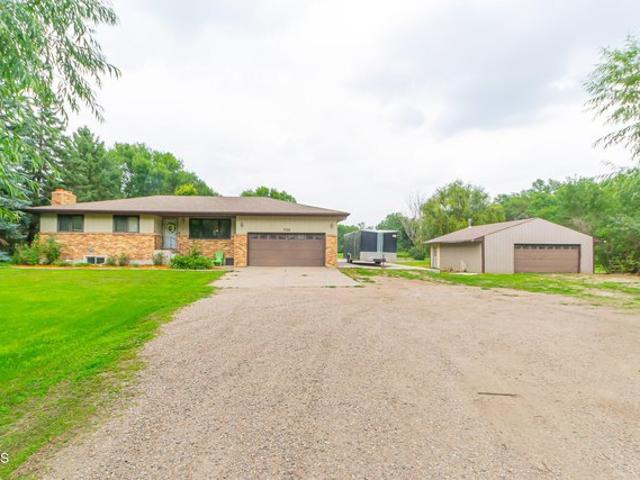 735 W Bristol Dr, Bismarck, ND 58501
