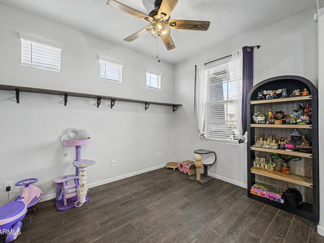 735 W NOVA Place