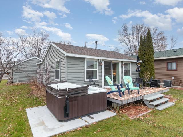 735 Woodland Drive SE