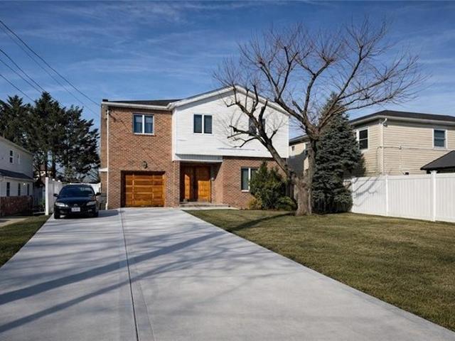 735 Woodrow Rd, New York, NY 10312