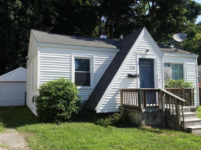735 Vance St, Lansing, MI 48906