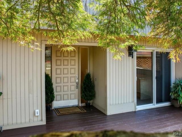 7364 Balsam Ct Unit 32, West Bloomfield Township, MI 48322