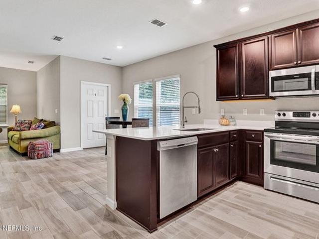 7365 Palm Hills Dr, Jacksonville, FL 32244